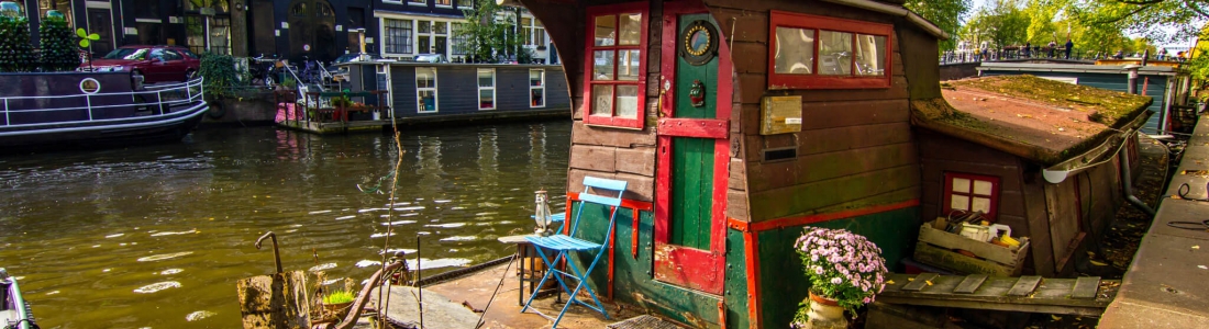 Het leven op een woonboot proberen? Huur een woonboot in Amsterdam
